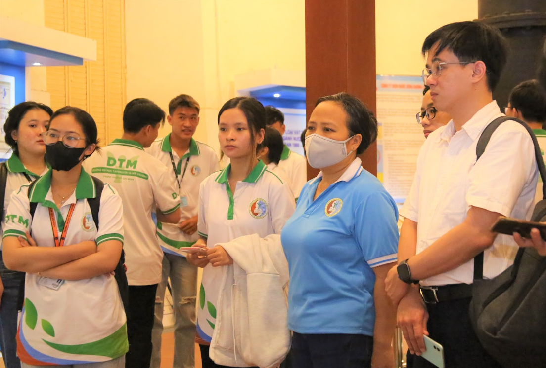 SAWACO Tour đón 42 sinh viên Đại học Tài nguyên - Môi trường khám phá ...